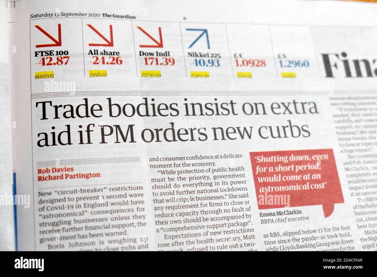 Financial business section newspaper hi-res stock photography and ...