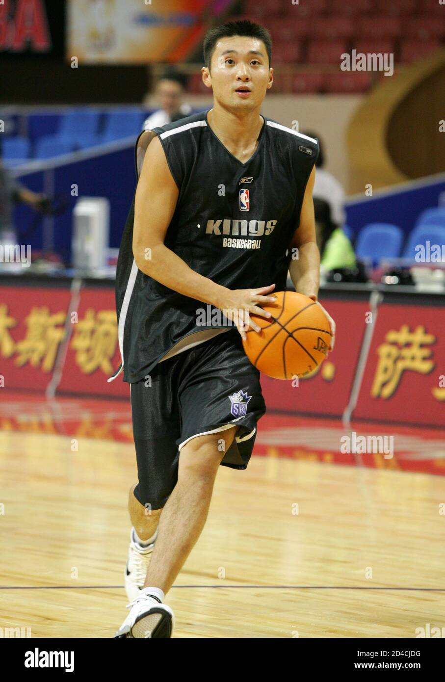 Yao ming sharks hi-res stock photography and images - Alamy