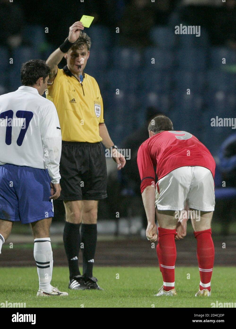 Wayne rooney yellow card hi-res stock photography and images - Alamy