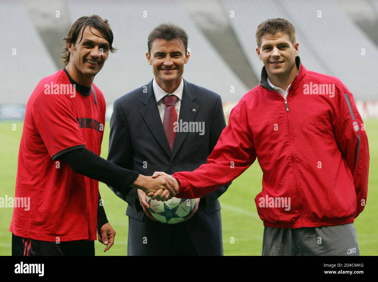 Ac milan captain paolo maldini hi-res stock photography and images - Alamy