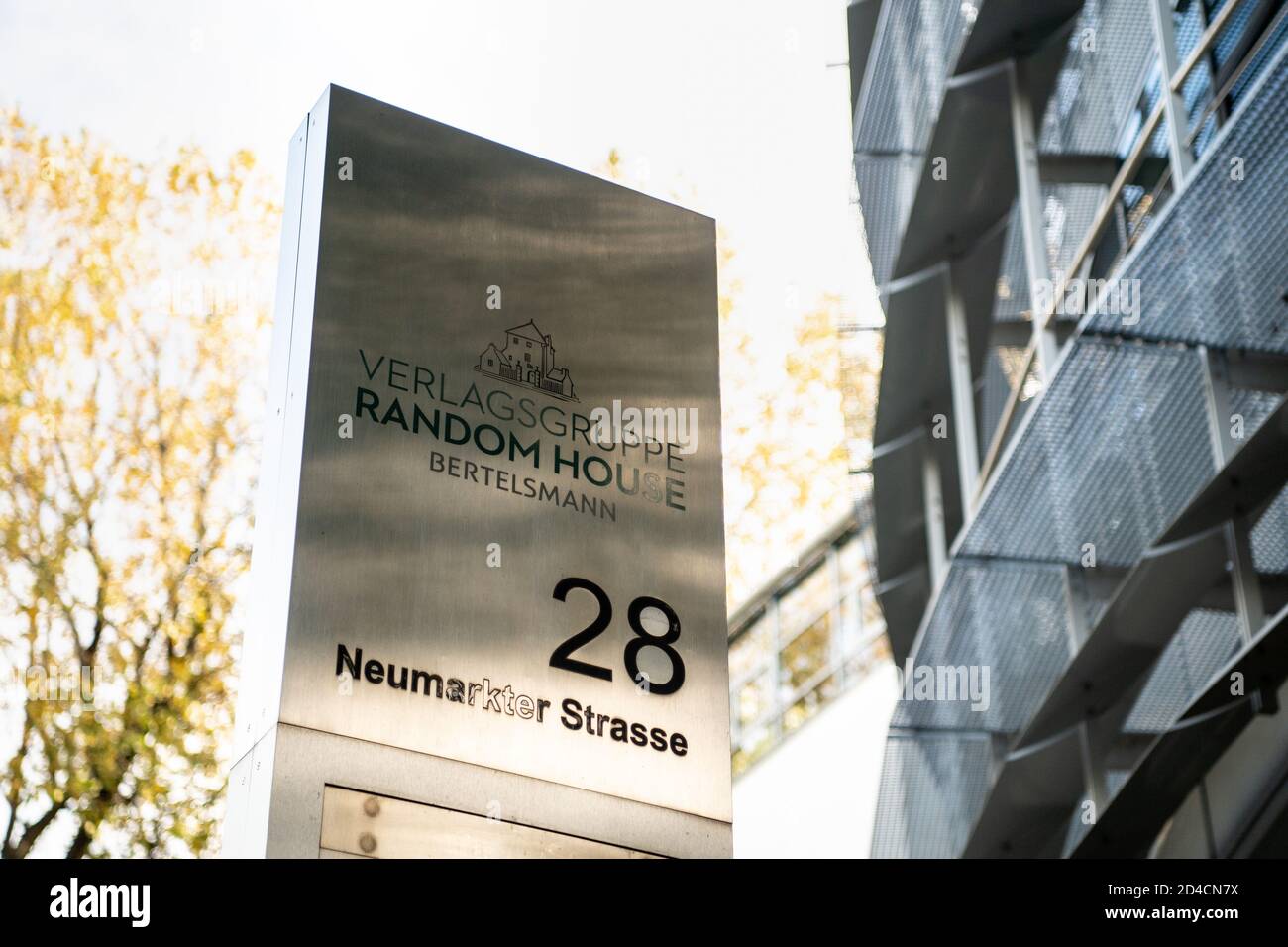 Random house logo hi-res stock photography and images - Alamy