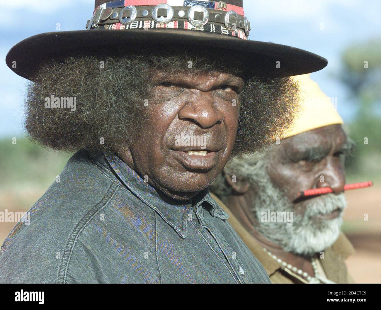 Pintupi hi-res stock photography and images - Alamy