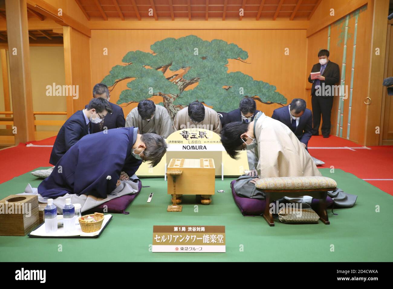 Shogi players Masayuki Toyoshima (R, front row) and Yoshiharu Habu (L ...