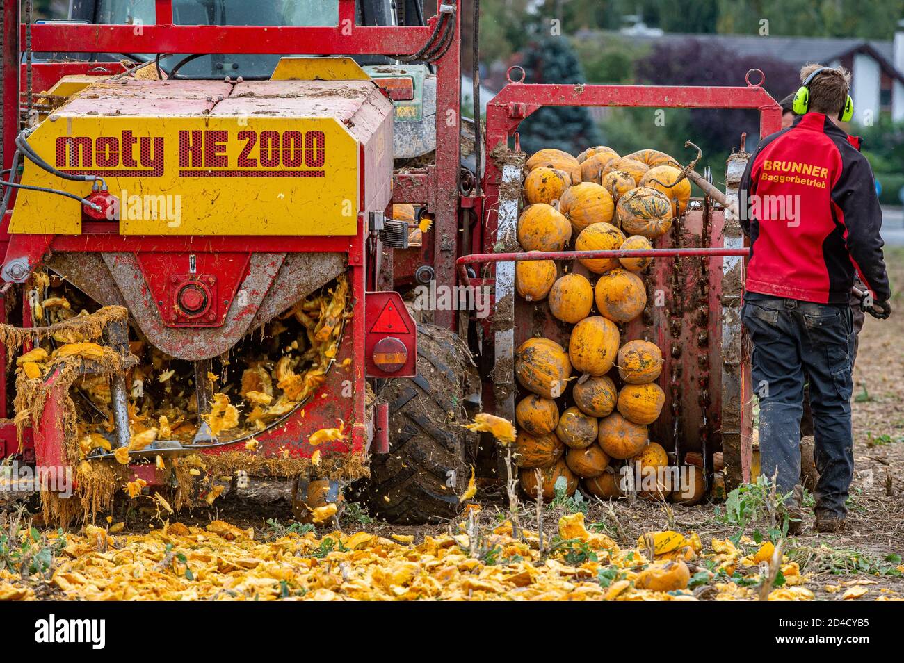 Ke 2000 mechanical pumpkin seed harvester hi-res stock photography and ...