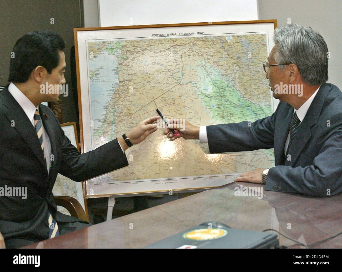 2004 iraq map hi-res stock photography and images - Alamy