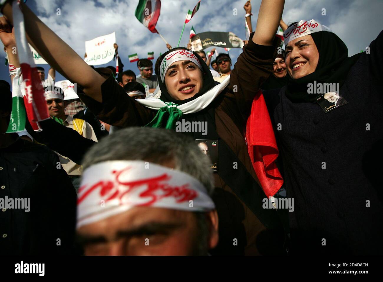Iranian women in a stadium hi-res stock photography and images - Alamy