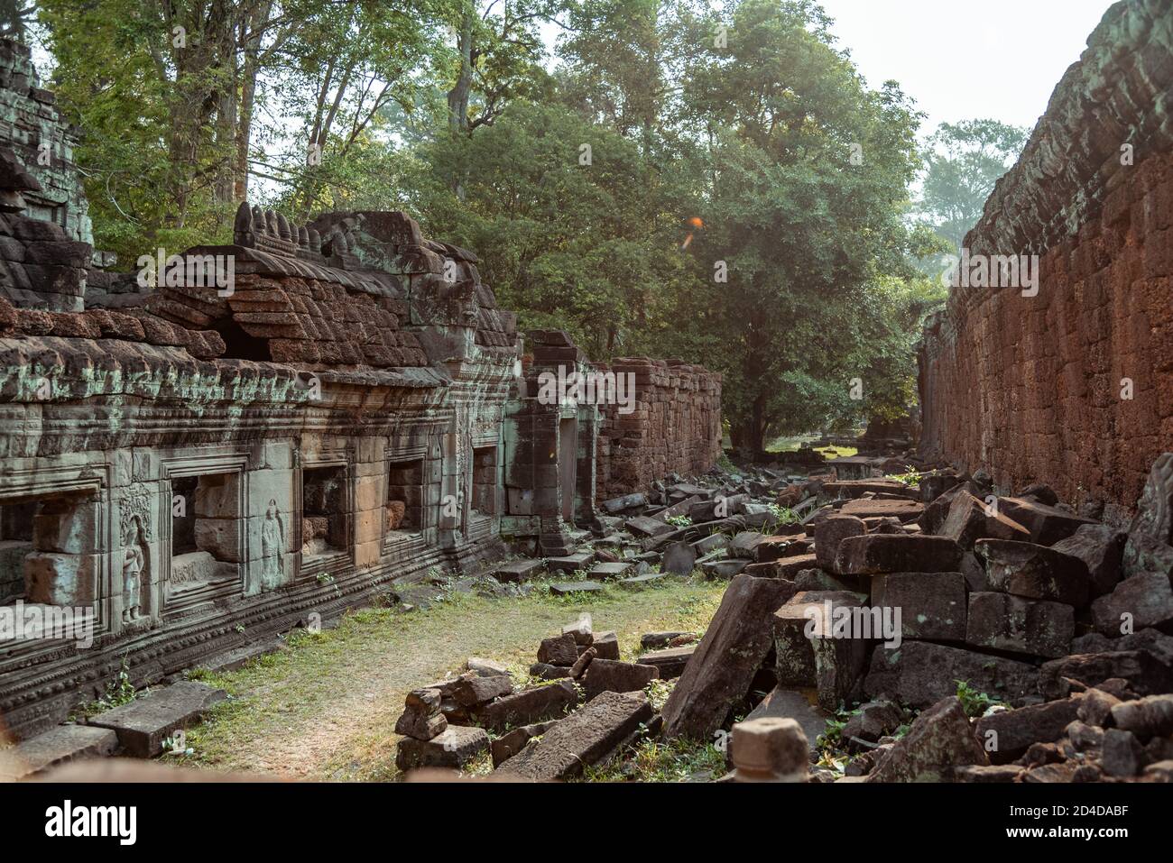 Inside angkor wat hi-res stock photography and images - Alamy