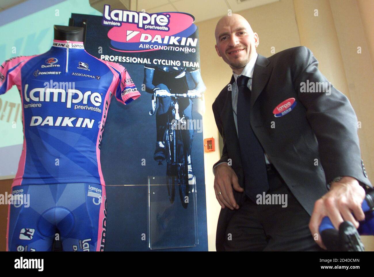 Team presentation cyclist cyclist hi-res stock photography and images ...