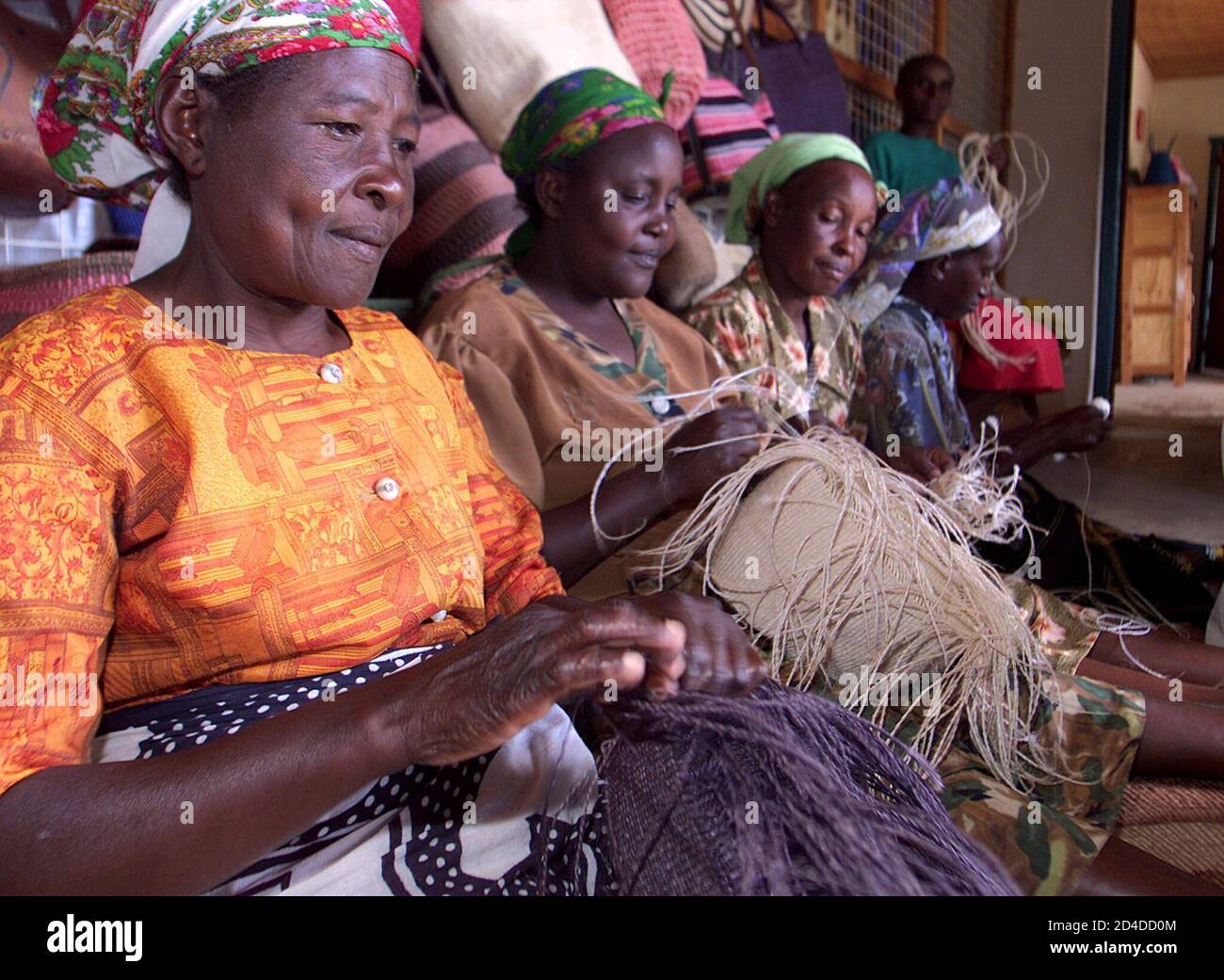 Rural Weaving Women Africa High Resolution Stock Photography and Images ...
