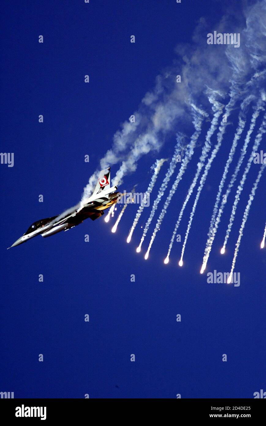 Heat seeking flares hi-res stock photography and images - Alamy