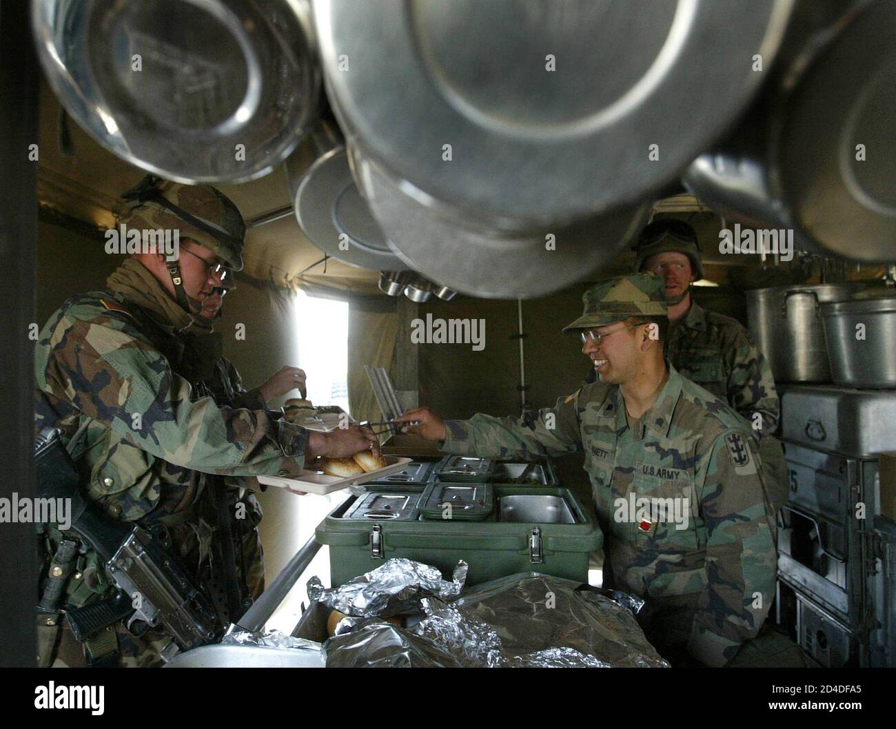 Us army kitchen hi-res stock photography and images - Alamy