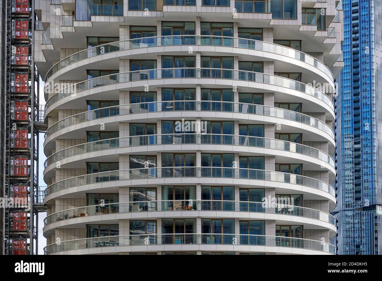 One park Drive residential tower under construction, Wood Wharf, Canary ...