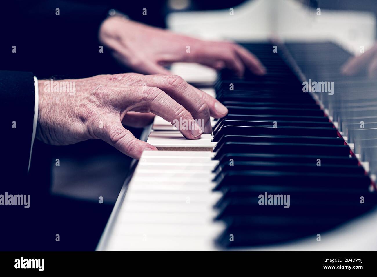 Grand Piano Side View High Resolution Stock Photography and Images - Alamy