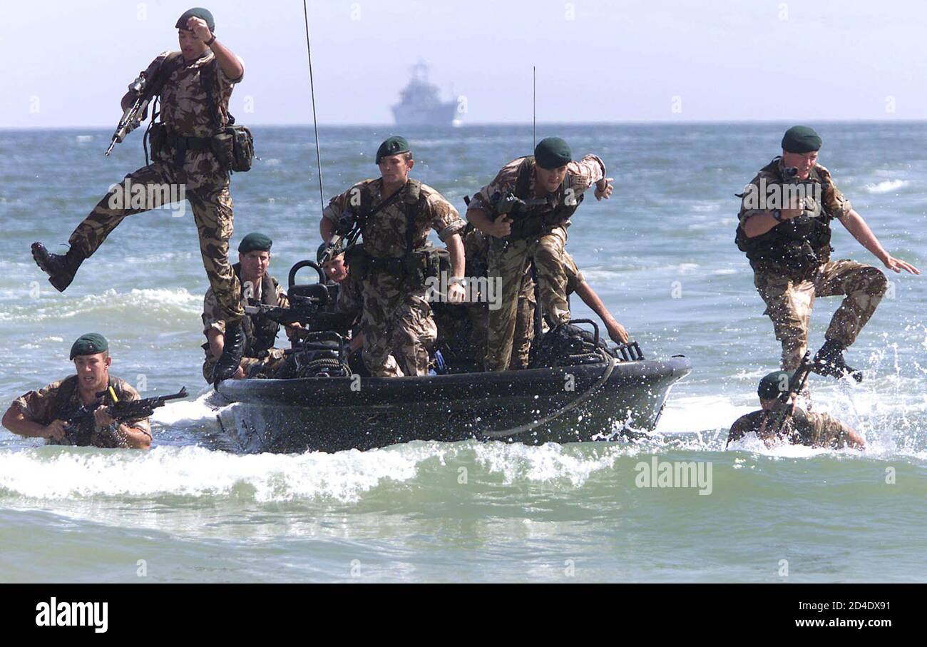 Royal marine commandos 40 commando hi-res stock photography and images ...