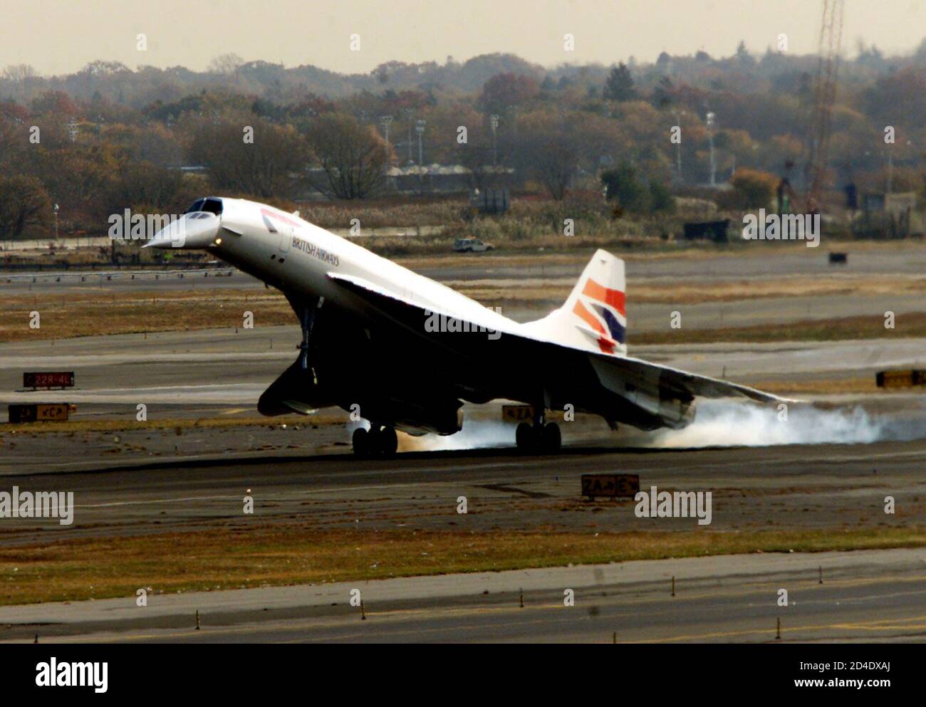 First flight of concorde hi-res stock photography and images - Alamy