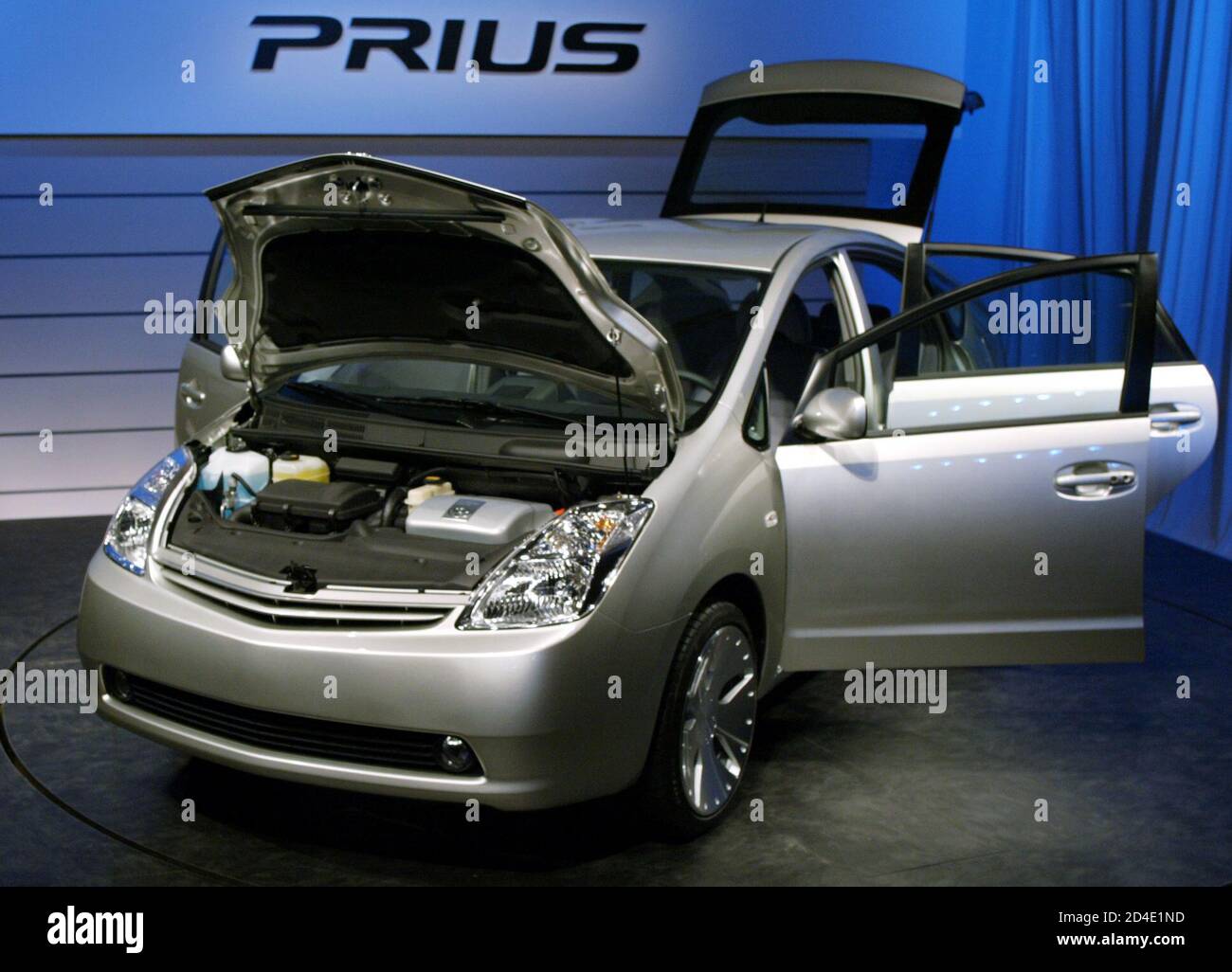 Toyota prius gas electric hybrid engine hi-res stock photography and ...