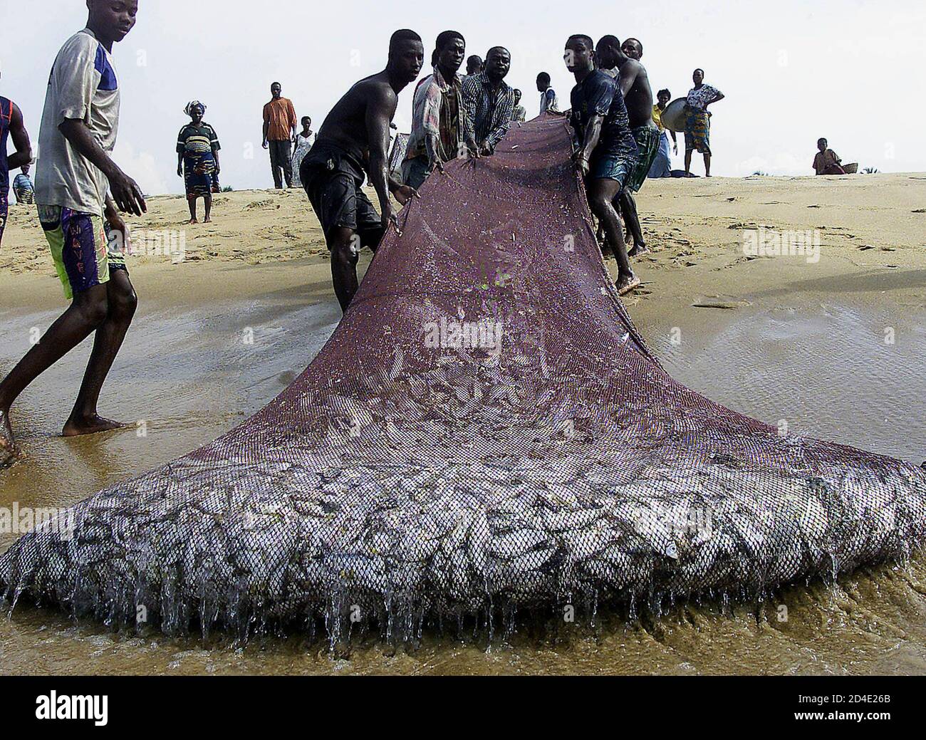 African tribes fishing hi-res stock photography and images - Alamy