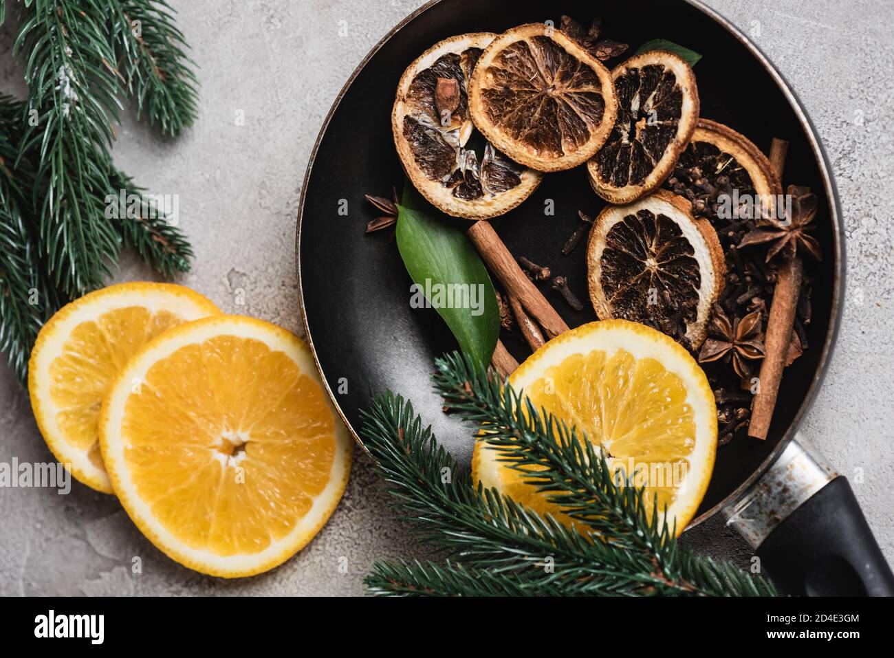 Orange slices pine branches hi-res stock photography and images - Alamy