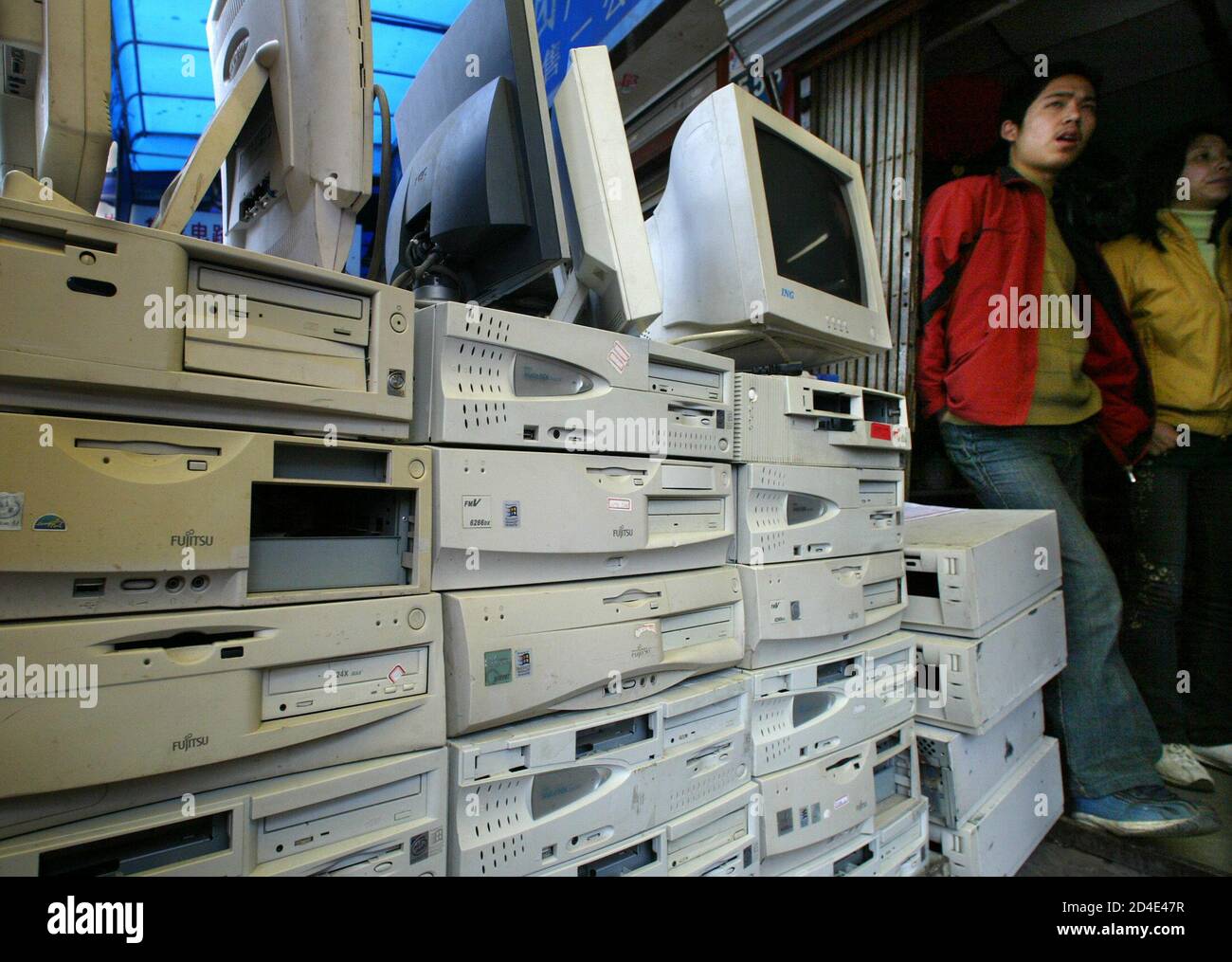 Complaint shop electronics hi-res stock photography and images - Alamy