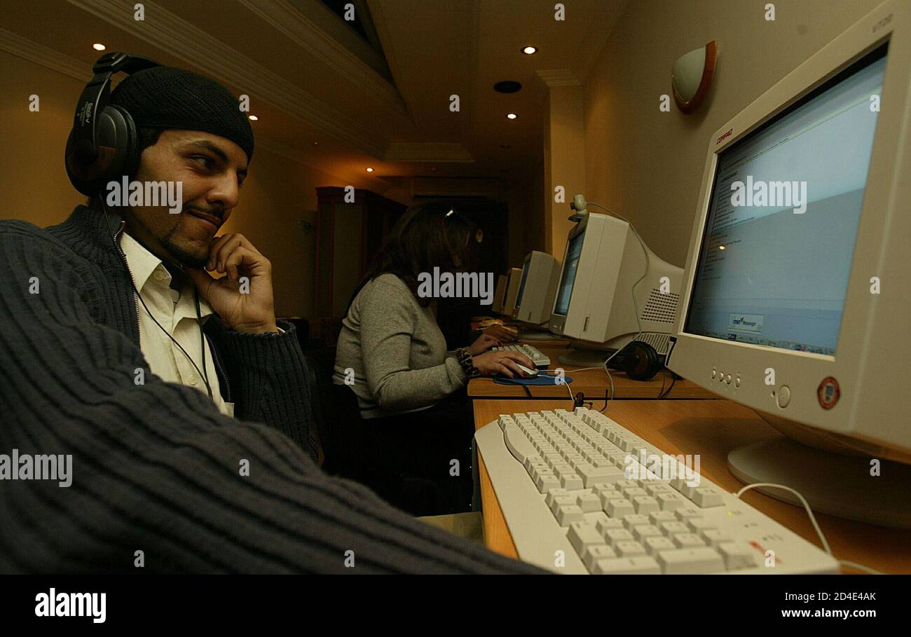 Internet cafe africa young hi-res stock photography and images - Alamy