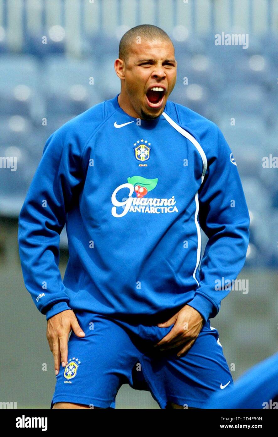 Ronaldo brazilian soccer player hi-res stock photography and images - Alamy