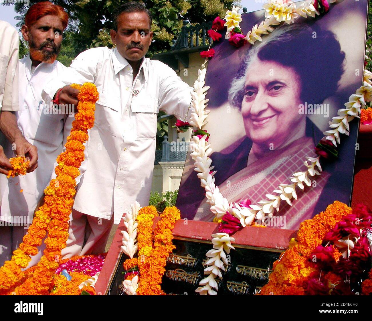 Indira gandhi assassination hi-res stock photography and images - Alamy