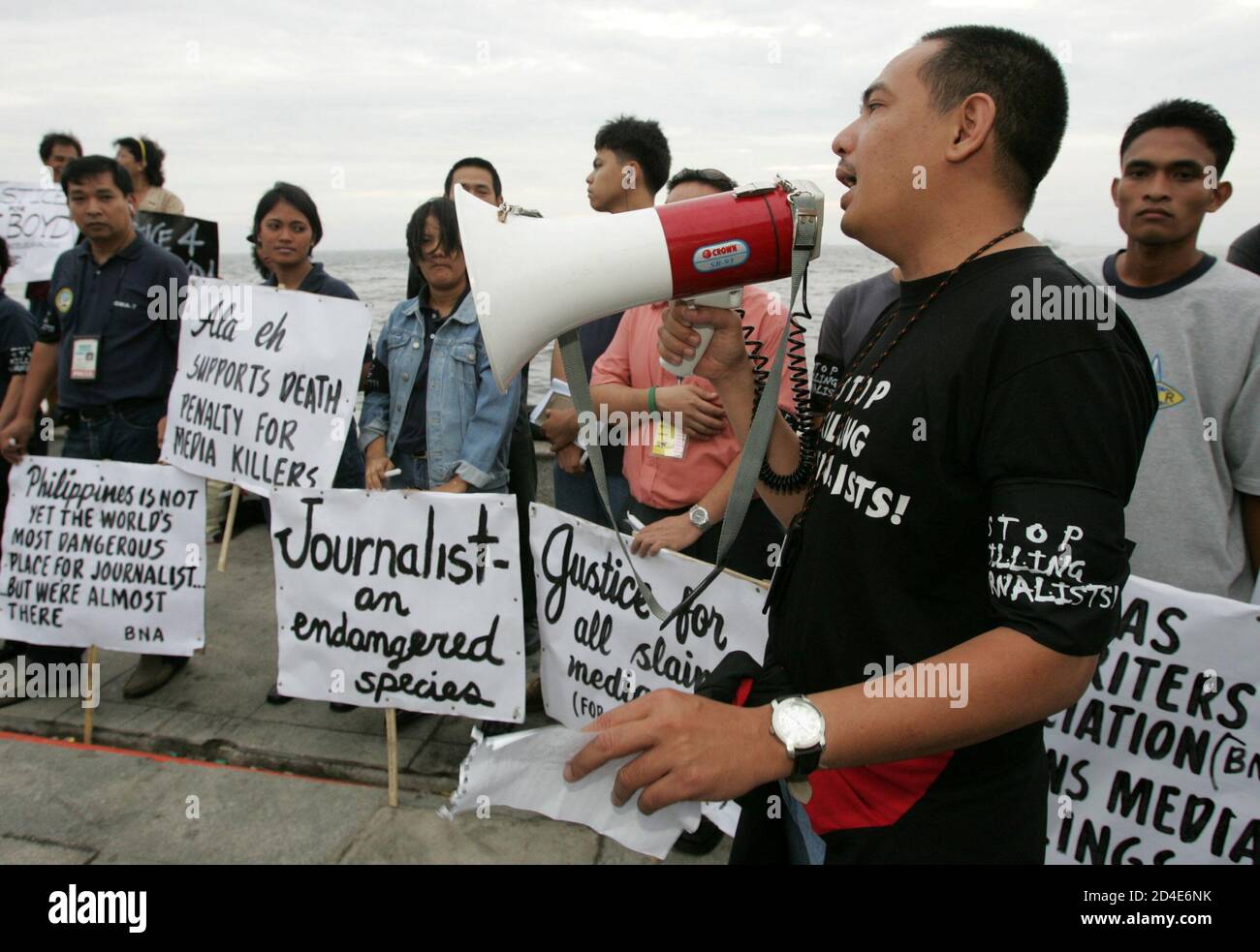Filipino journalist hi-res stock photography and images - Alamy