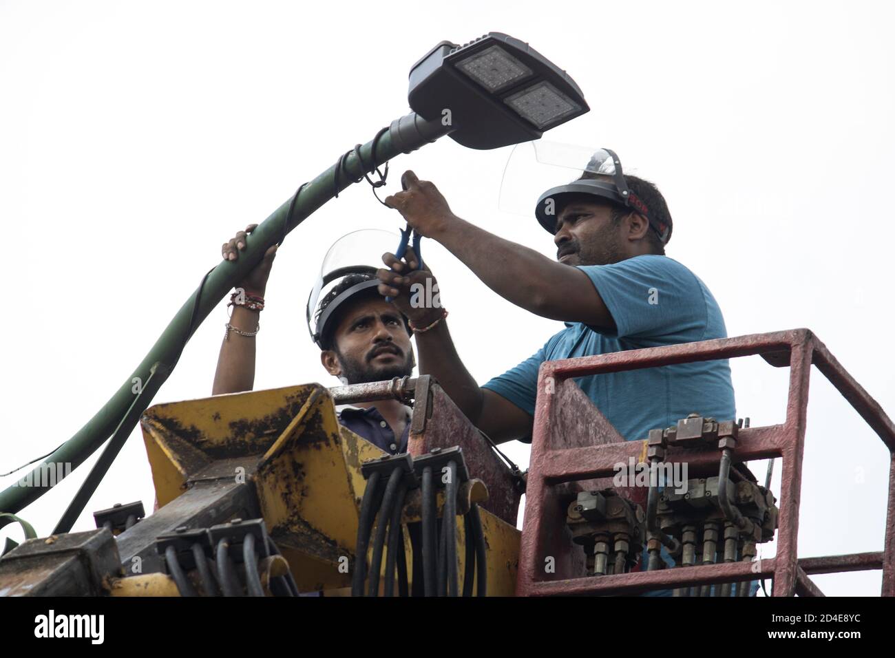 Street light maintenance hi-res stock photography and images - Alamy