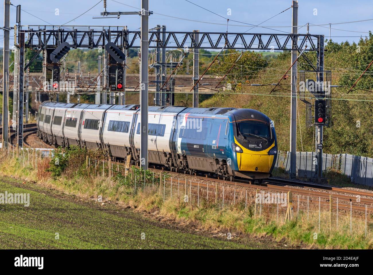 Avanti Pendolino tilting electric train. Seen at Winwick. Avanti livery ...