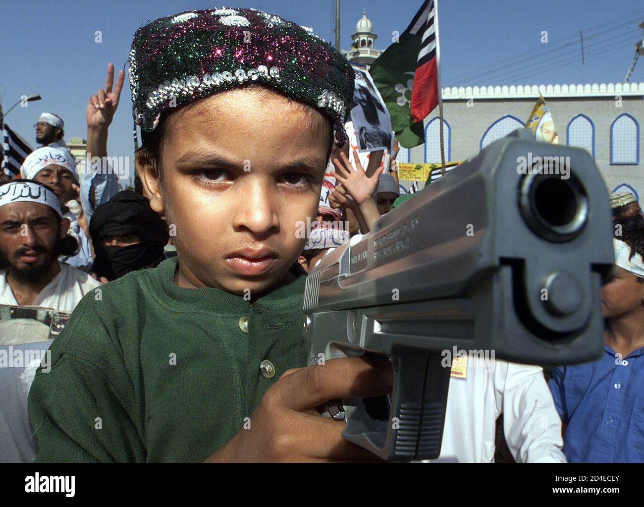 Osama bin laden with gun hi-res stock photography and images - Alamy