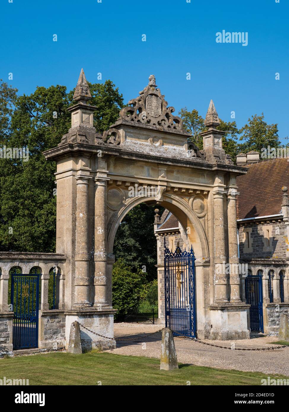 Englefield Estate Gates, Englefield, Thale, Reading, Berkshire, England ...
