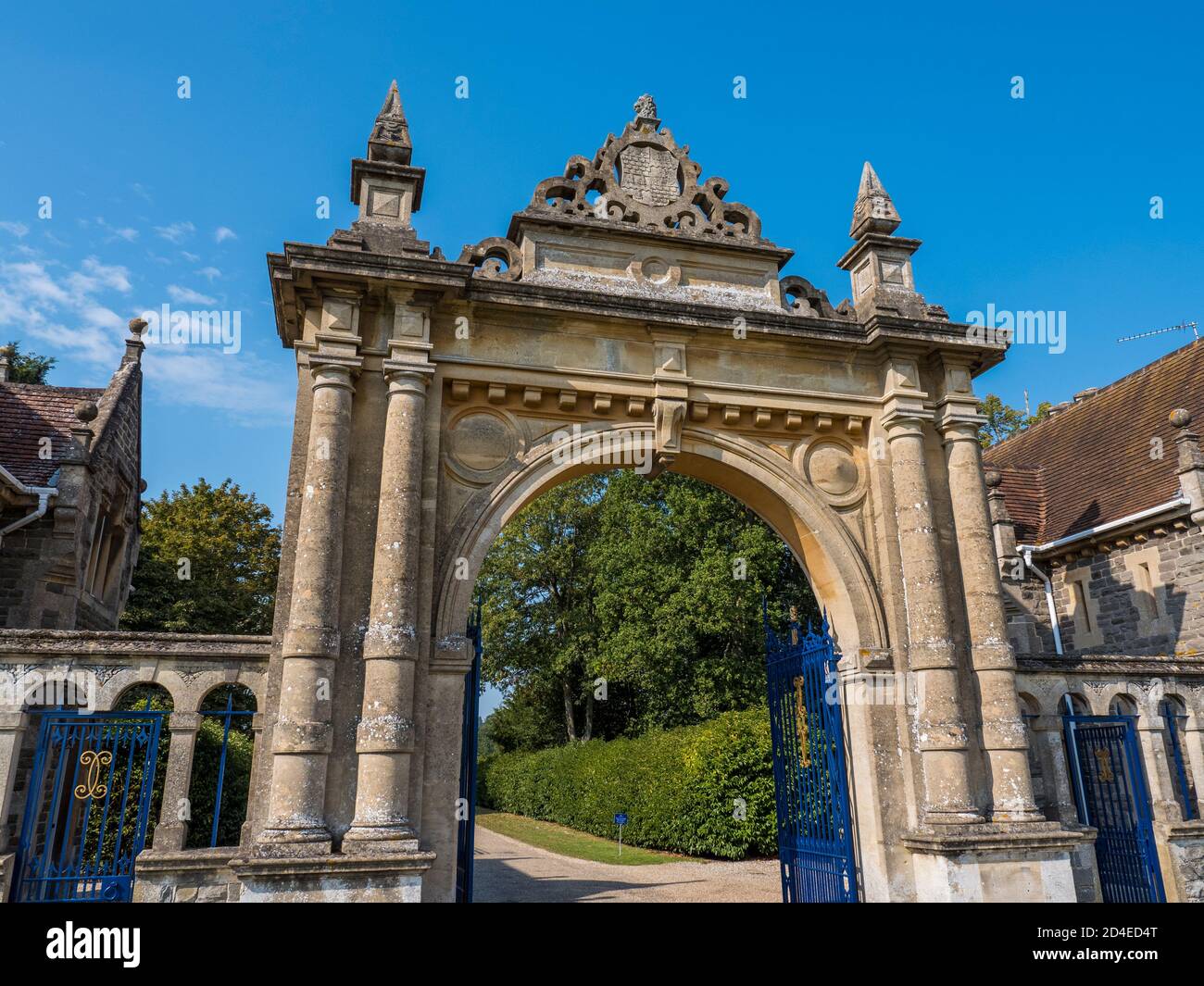 Englefield estate gates hi-res stock photography and images - Alamy