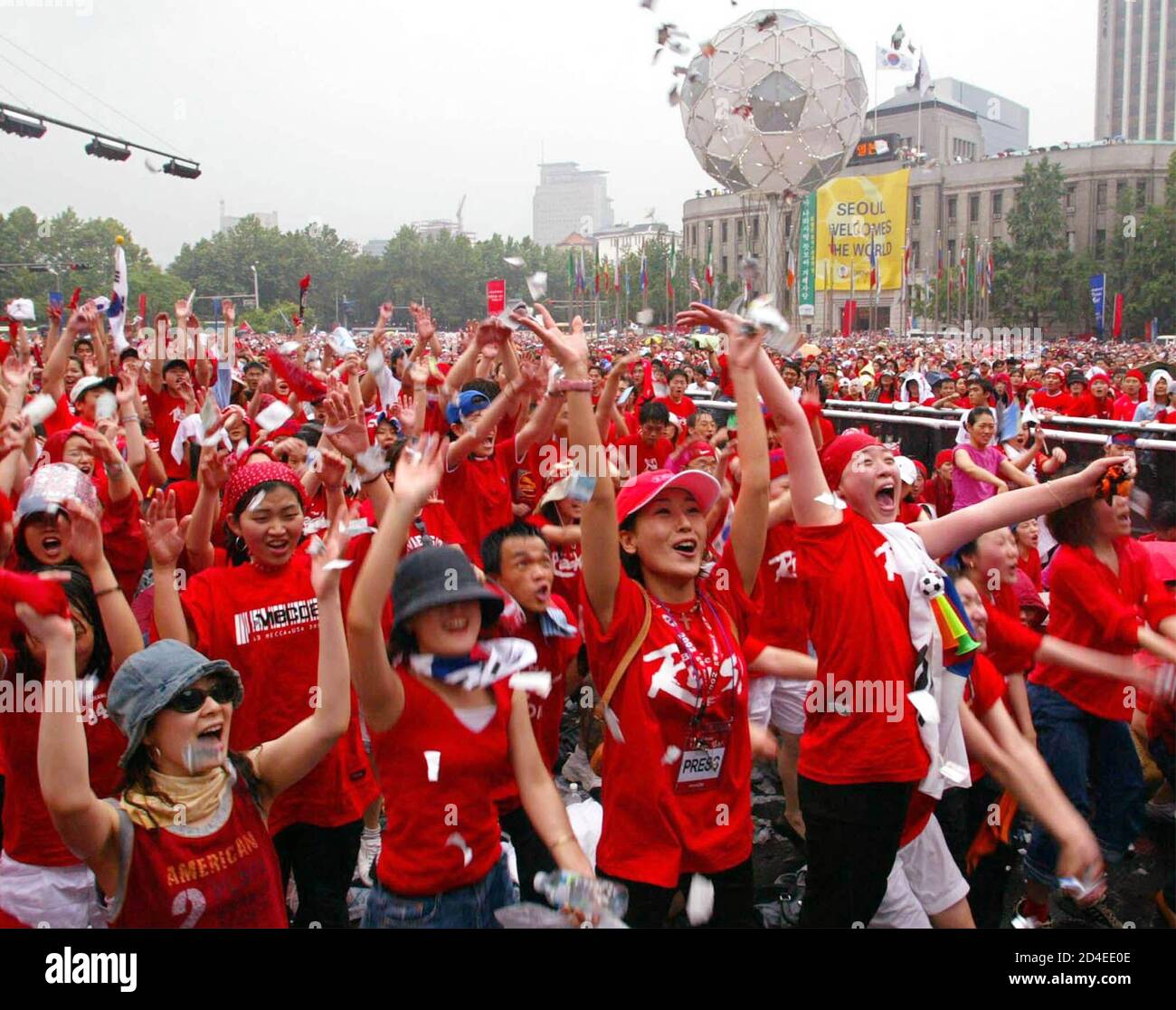Korea fans cheer on their team hi-res stock photography and images - Alamy