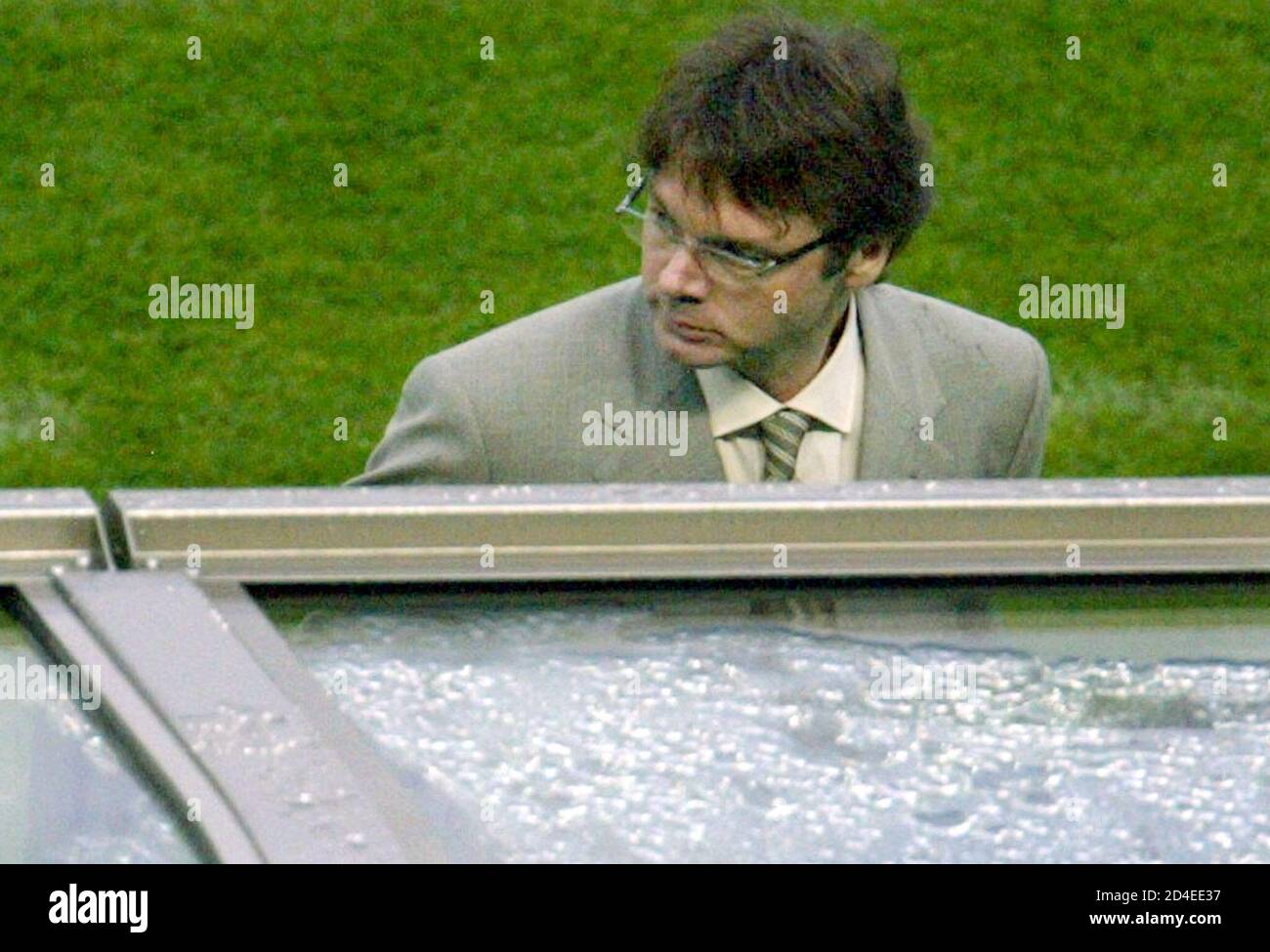 Philippe troussier japan coach hi-res stock photography and images - Alamy