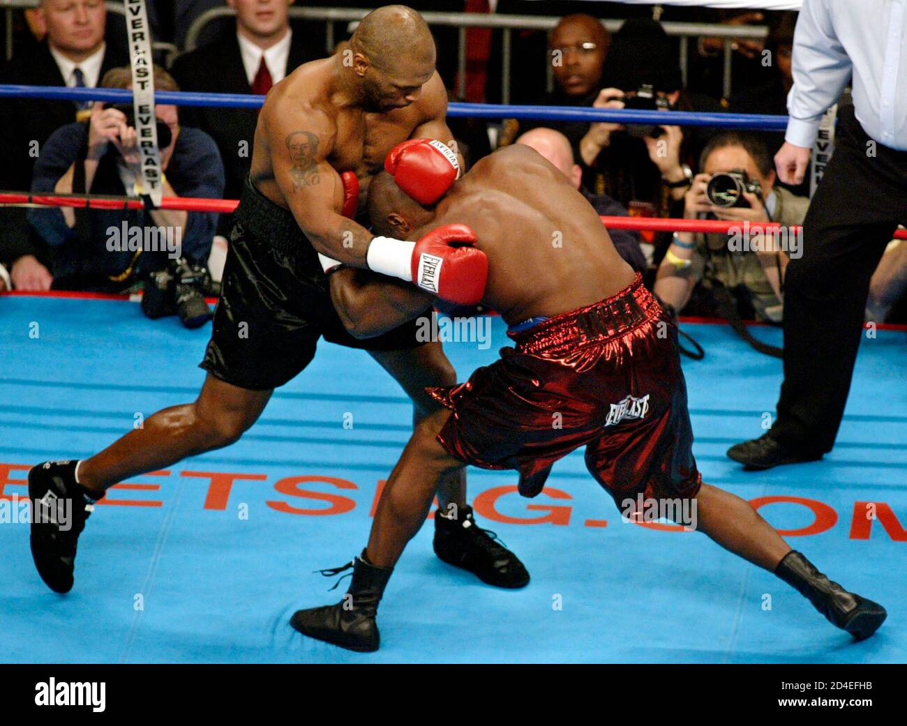 Punch out mike tyson hi-res stock photography and images - Alamy