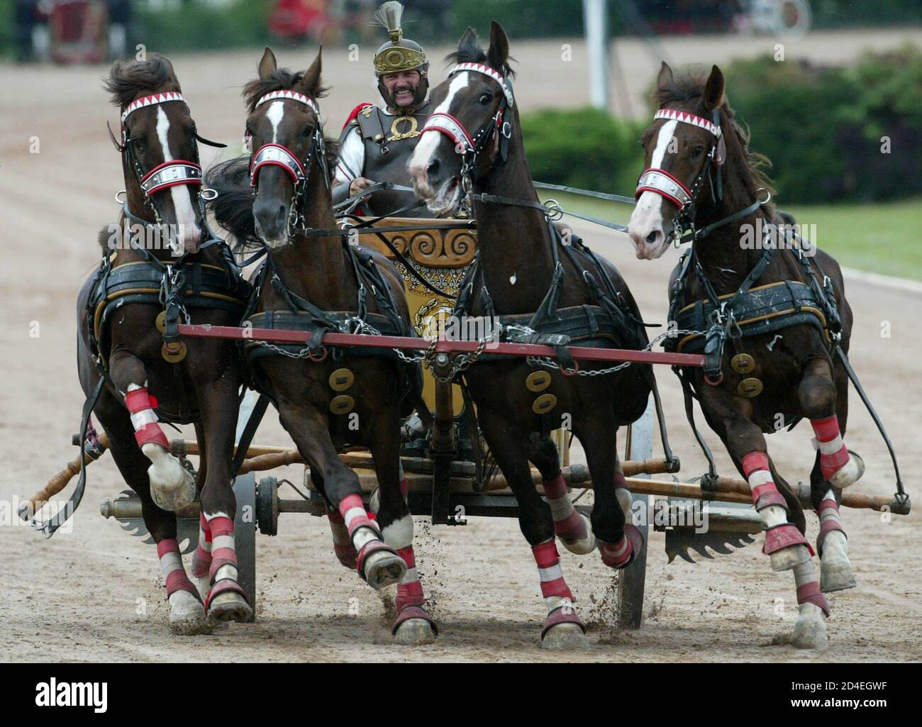Four horse chariot racing hi-res stock photography and images - Alamy