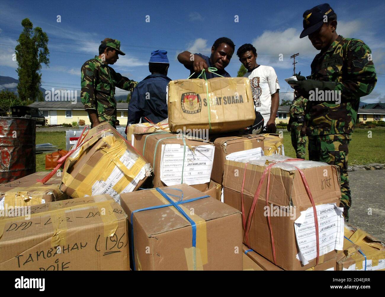 Stacks ballot papers hi-res stock photography and images - Alamy