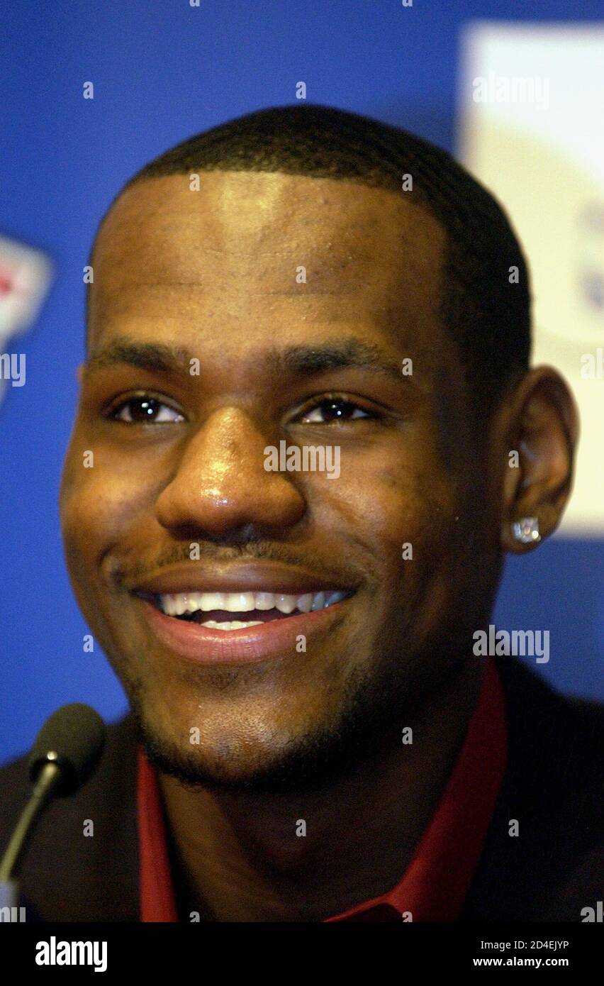 Lebron james rookie 2004 hi-res stock photography and images - Alamy