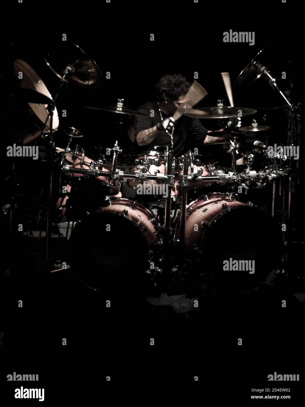 Drummer performing drum roll hi-res stock photography and images - Alamy