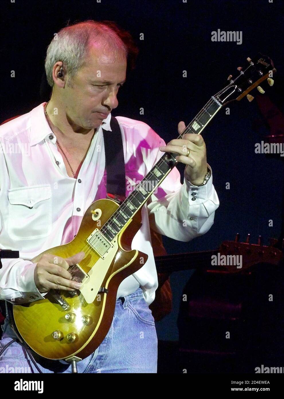 Mark knopfler dire straits hi-res stock photography and images - Alamy