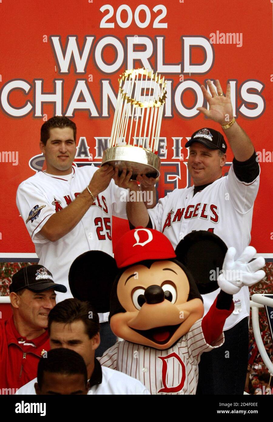 Angels hold up hi-res stock photography and images - Alamy