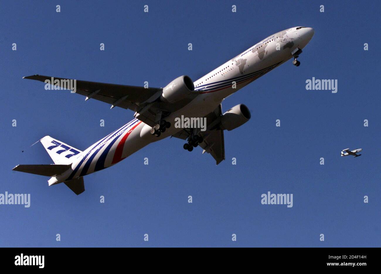 Boeing 777 extended range hi-res stock photography and images - Alamy