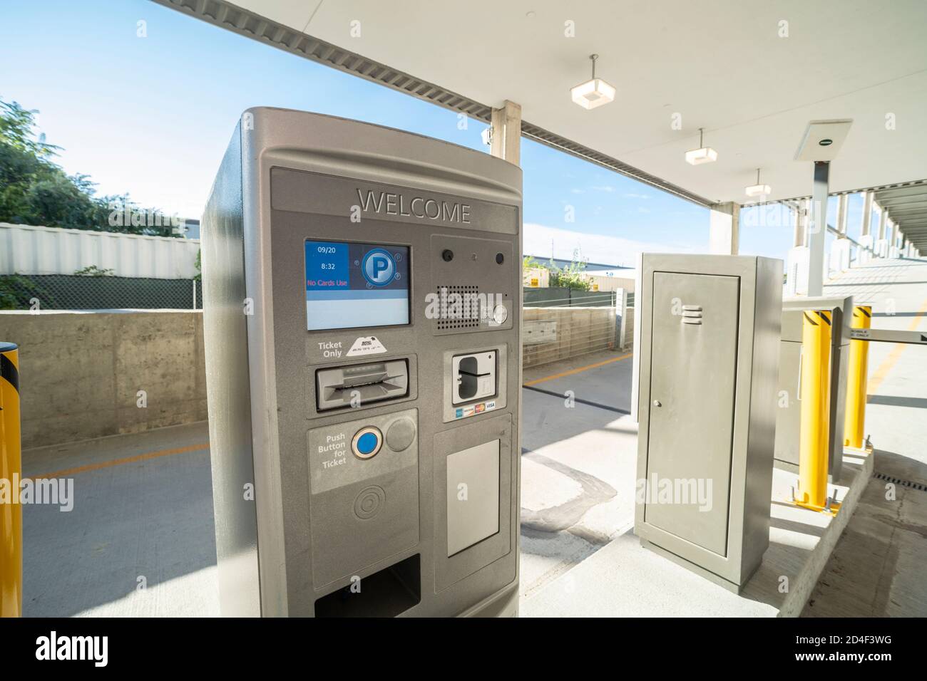 Parking pay station hi-res stock photography and images - Alamy