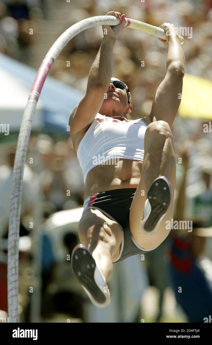 Stacy dragila pole vault olympics hi-res stock photography and images ...
