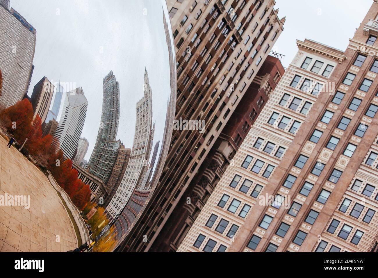 Shiny metallic buildings hi-res stock photography and images - Alamy