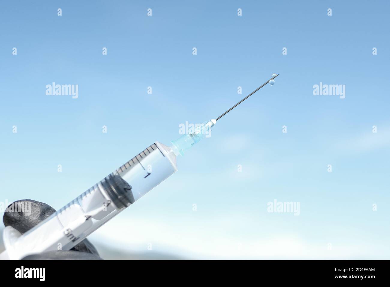 Hypodermic needle syringe hi-res stock photography and images - Alamy