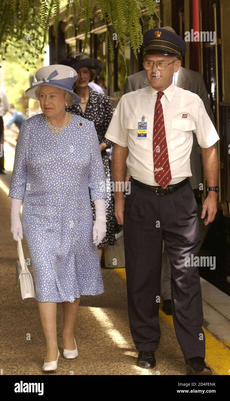 Fiona hanson queen hi-res stock photography and images - Alamy