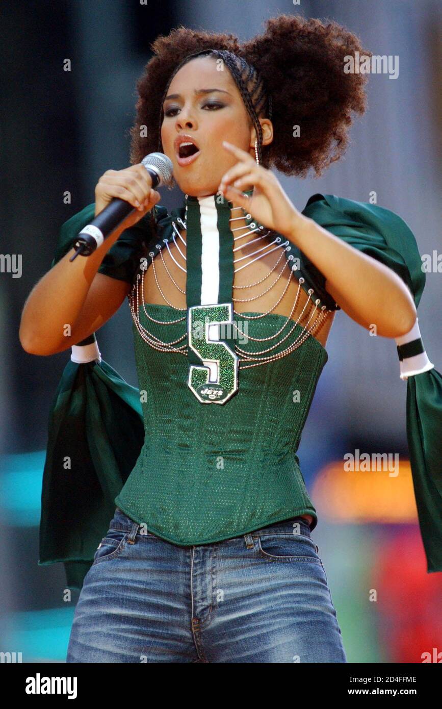 Women new york giants hi-res stock photography and images - Alamy