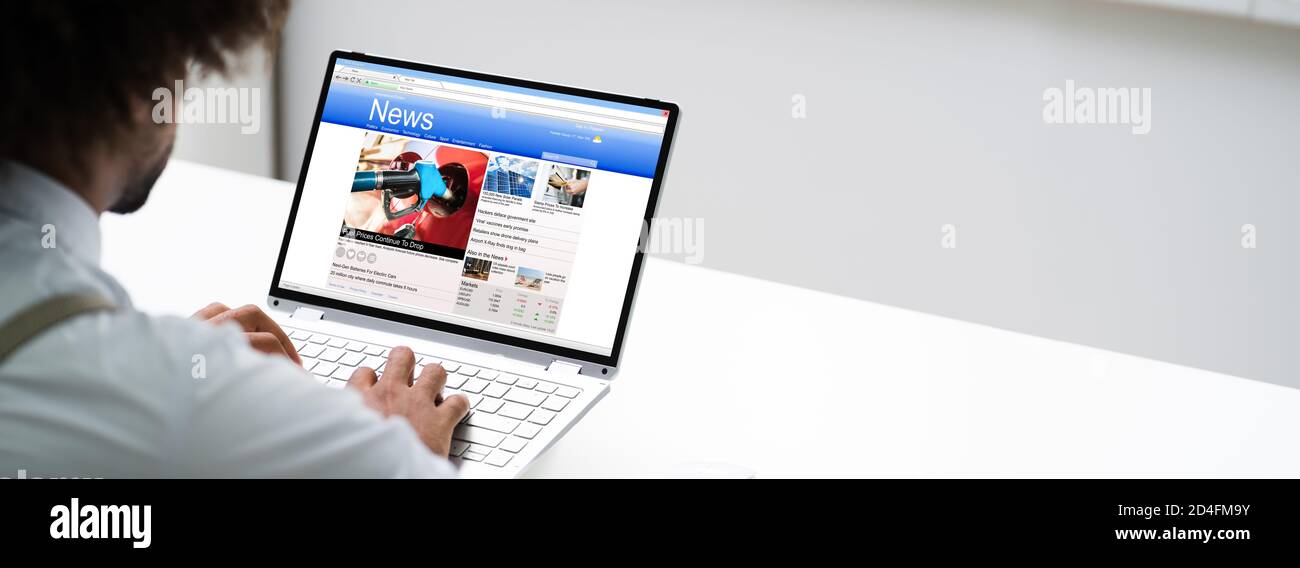 Online computer reading hi-res stock photography and images - Alamy