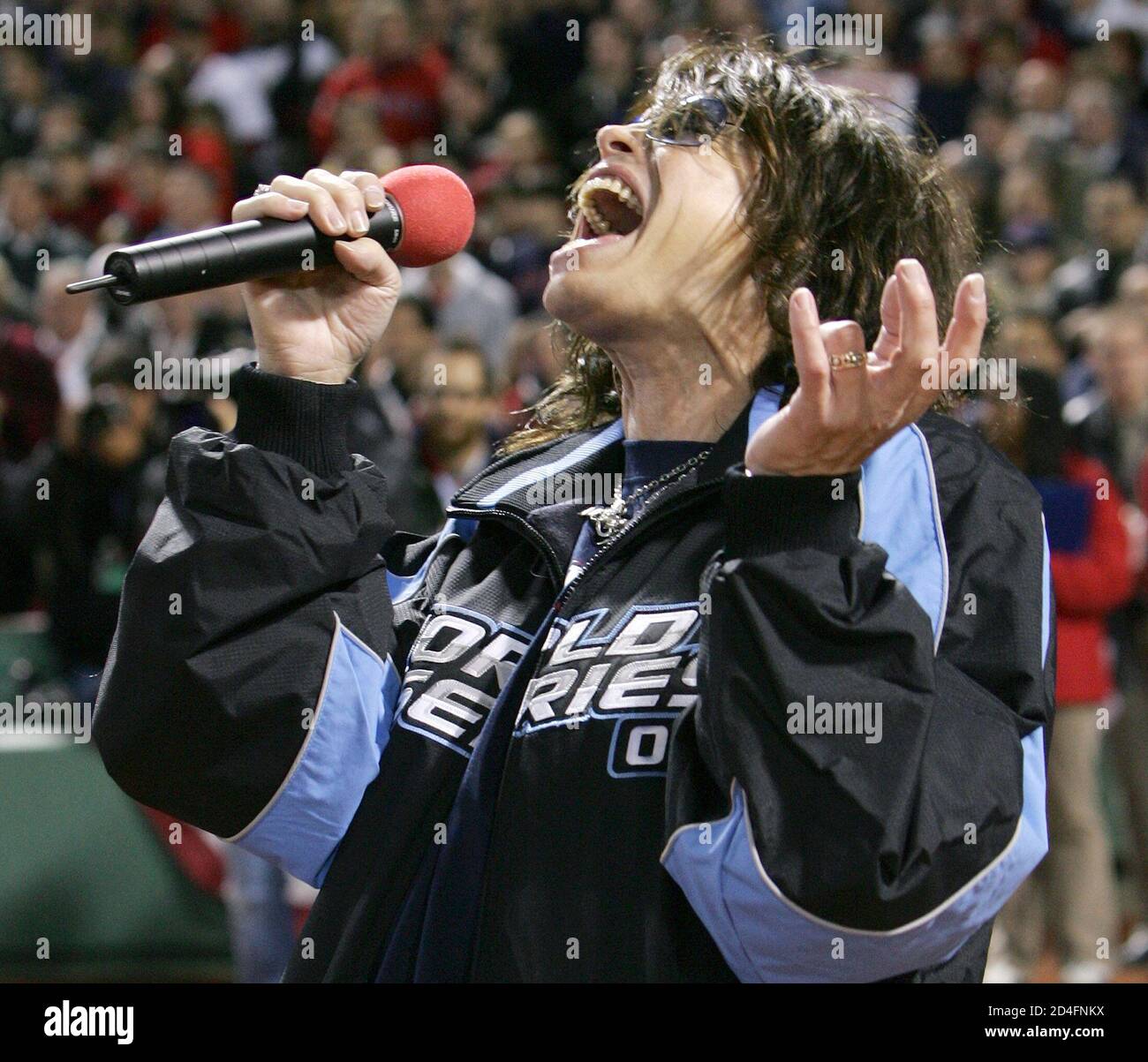 Aerosmith lead singer steven tyler hi-res stock photography and images ...